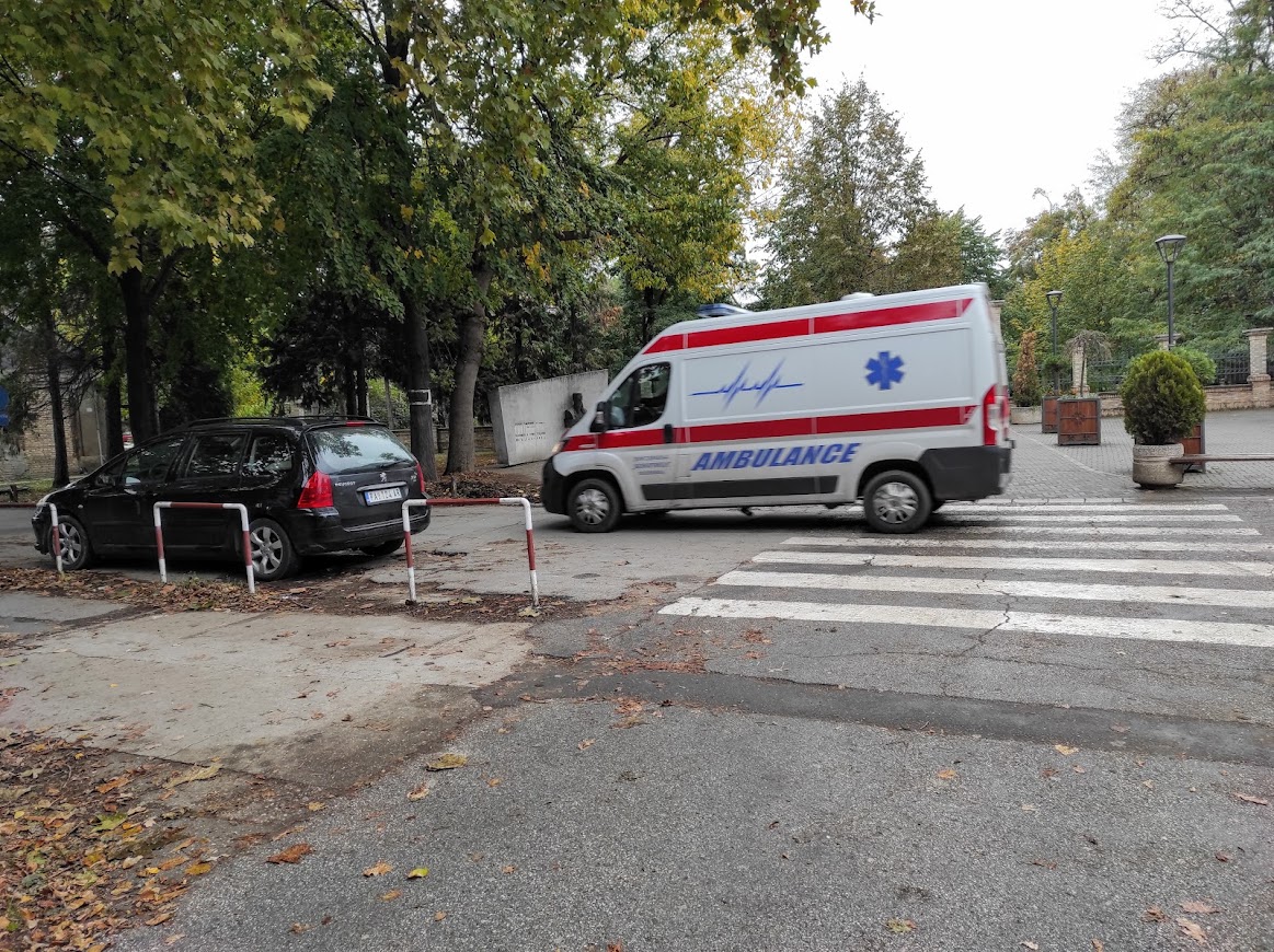 NEOBIČNA PRIČA IZ HITNE POMOĆI: Zaustavio auto na putu, pravio čudne ...
